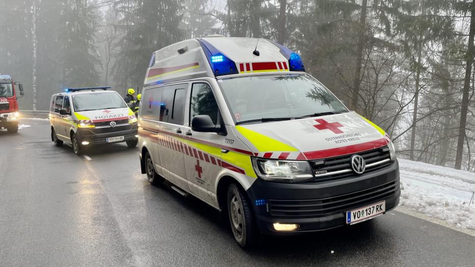 Weststeirer nach Unfall knapp 20 Stunden in Auto eingeklemmt