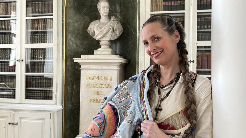 "Staunen garantiert": Schauspielerin Maxi Blaha wird zur "Riesin von ...