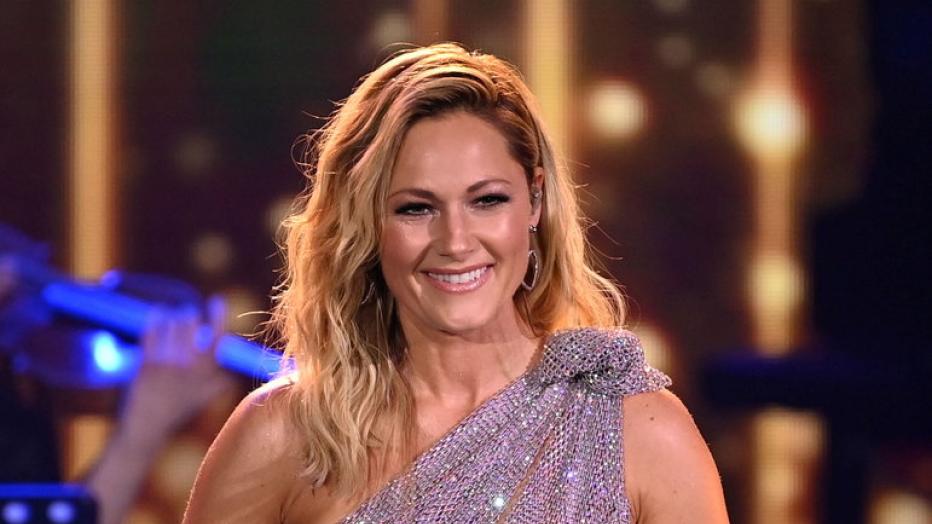 Ging blutend von der Bühne: So geht es Helene Fischer nach Unfall | Kurier