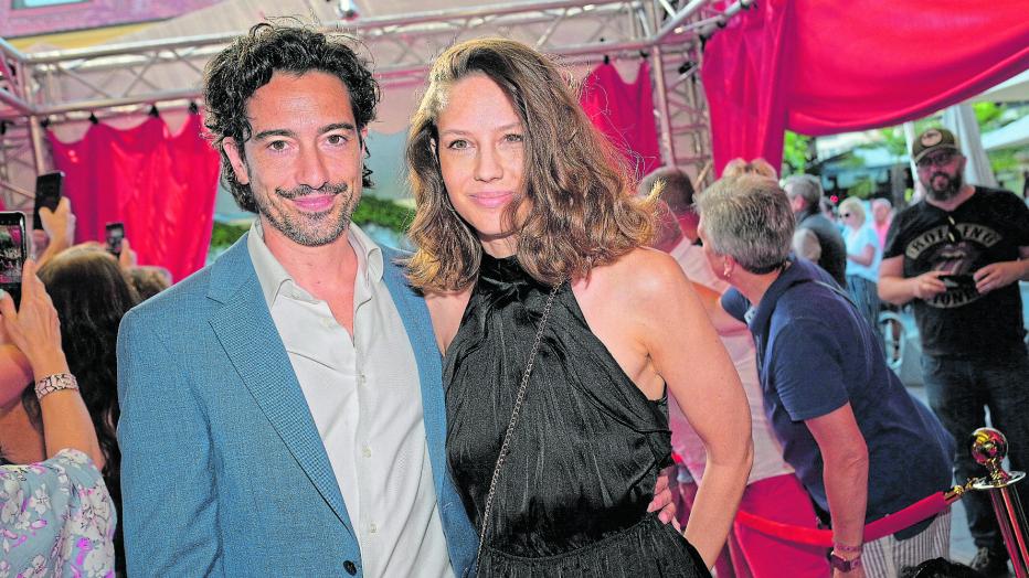 Schauspieler Stefano Bernardin wurde zum vierten Mal Papa | Kurier