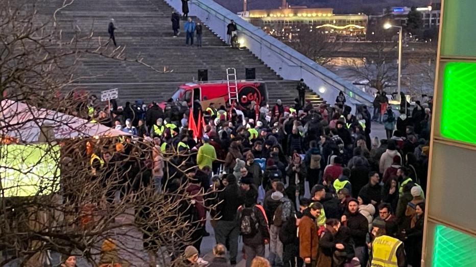 Friedliche Demonstration gegen Burschenbundball in Linz | Kurier