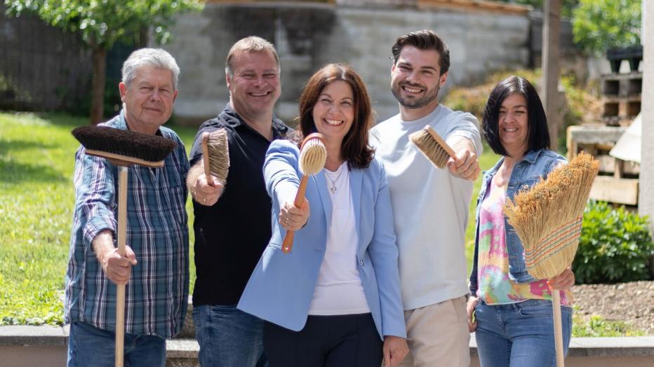 Die Letzten ihrer Zunft: eine Bürstenmacherin und ein Müllerlehrling erzählen | Kurier