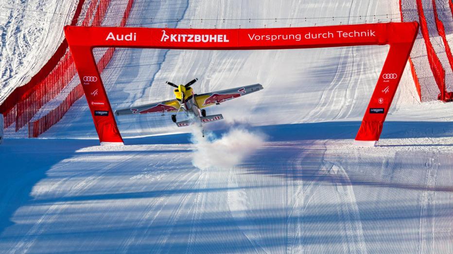 Spektakuläres Video aus Kitzbühel: Mit 350 km/h über die Streif | Kurier