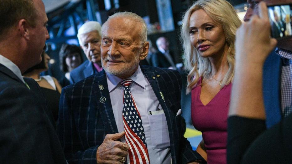 US-Astronaut Buzz Aldrin trauert um (vierte) Ehefrau Anca | Kurier