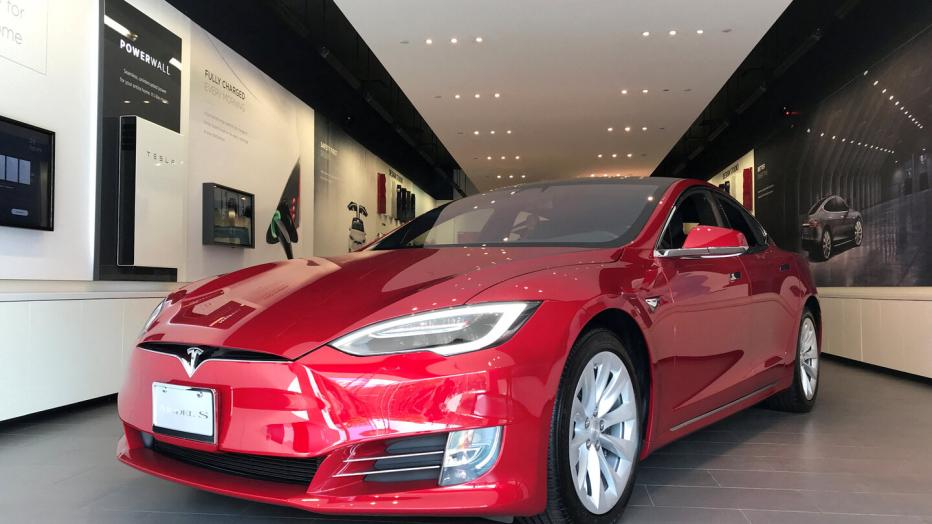 Tesla stoppt Model S und X | Kurier