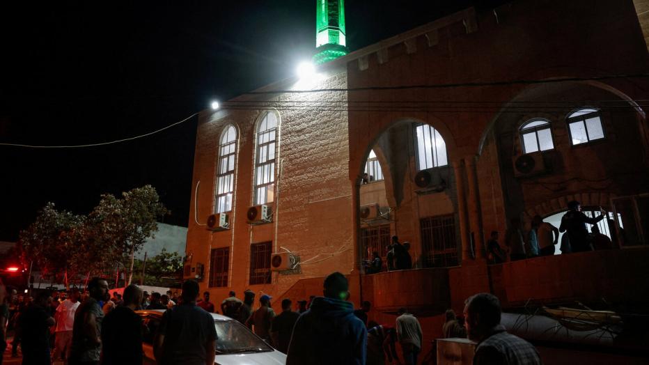 Israelische Siedler setzen Moschee im Westjordanland in Brand | Kurier