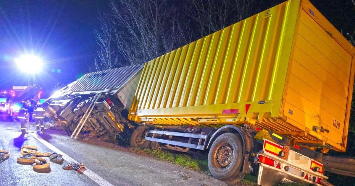 Nach LKW-Unfall auf S4: Stundenlange Sperre | Kurier
