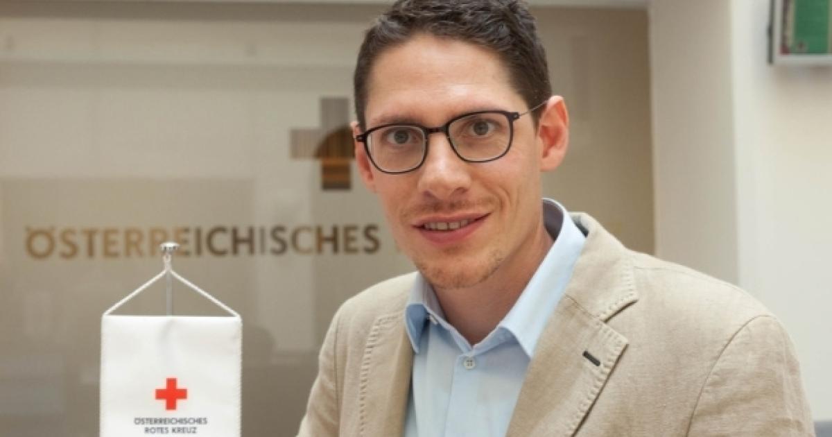 Thomas Marecek spricht für Rotes Kreuz