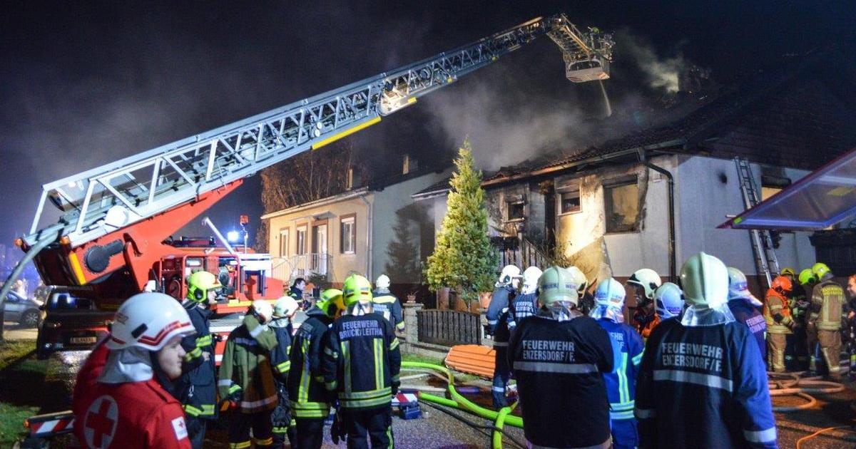Ein Mann und zwei Frauen starben bei Brand in Einfamilienhaus | Kurier