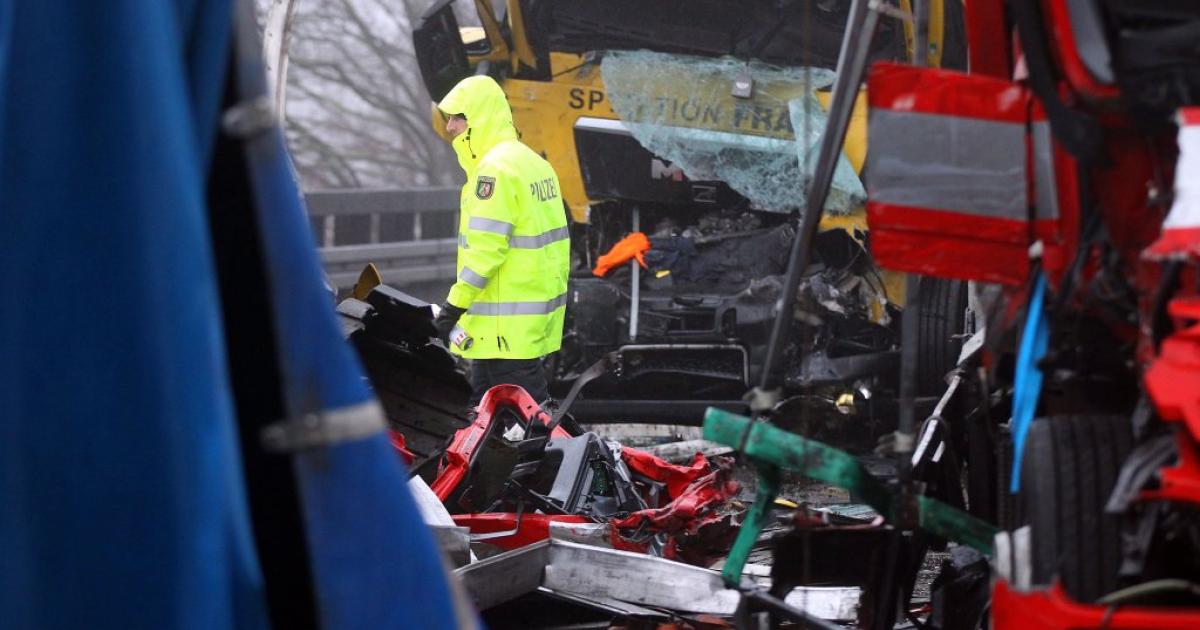 Massencrash auf deutscher Autobahn | Kurier