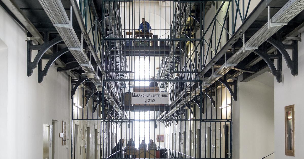 Häftling in Karlau Graz durch Messerstich lebensgefährlich verletzt