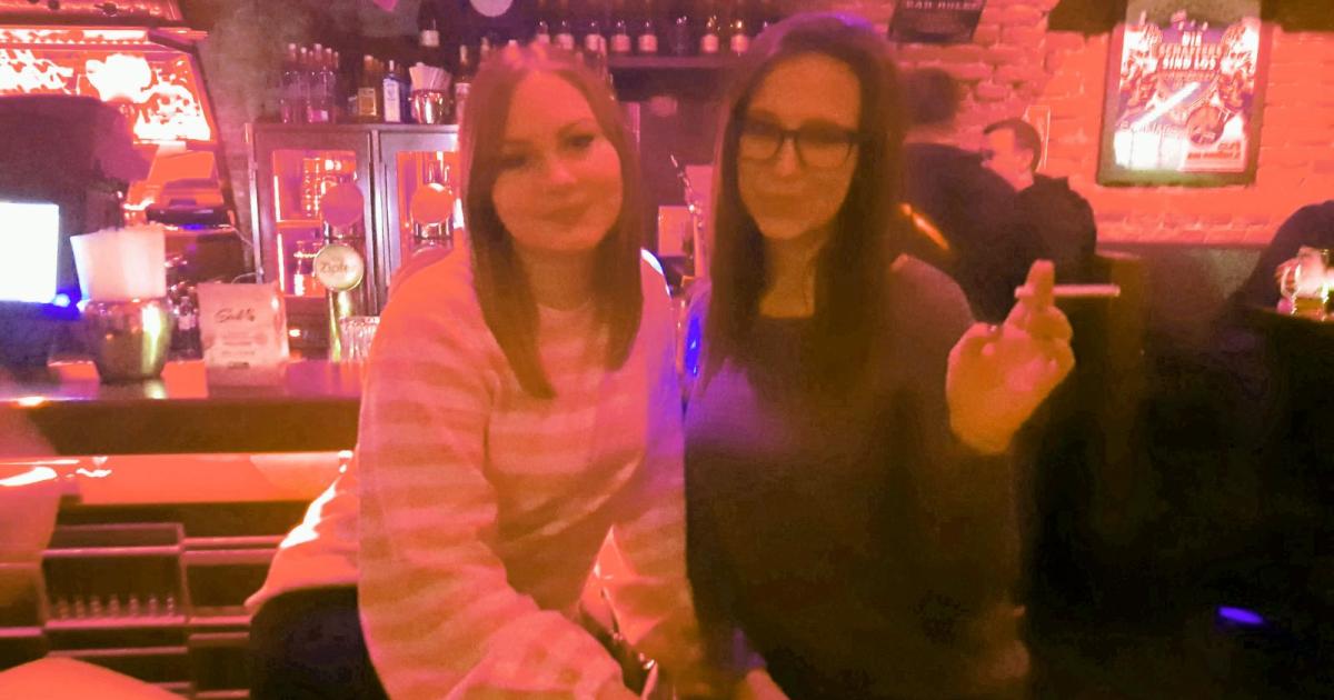 Junge Raucherin: "Ich möchte tschicken, wo und wann ich will" | Kurier
