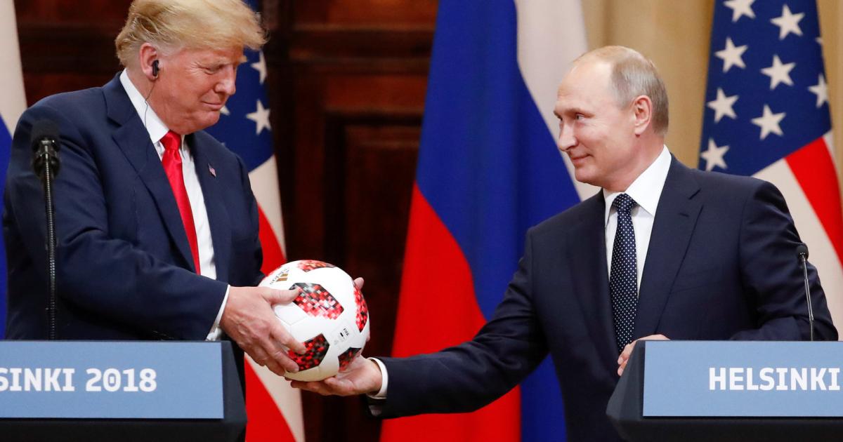 Putin schenkte Trump einen Ball von der Fußball-WM | Kurier