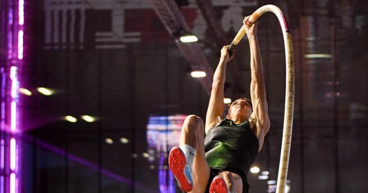 Sensationelle 5,82 Meter überquert | Kurier