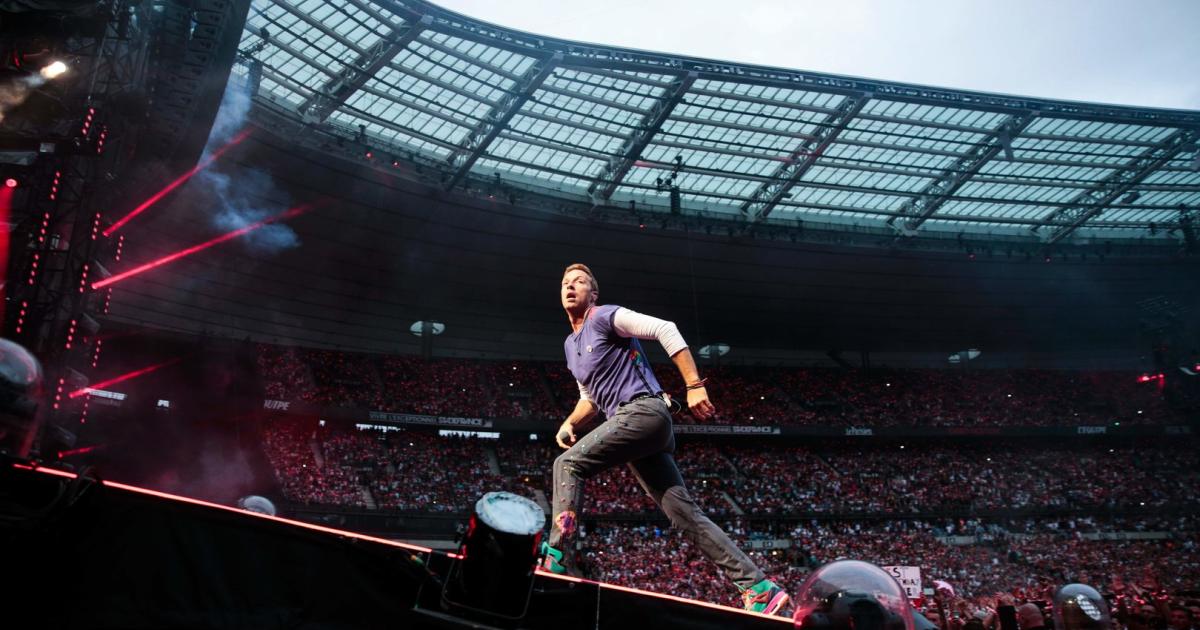 Chris Martin: Scheu auf der Badewanne, souverän im Stadion | Kurier