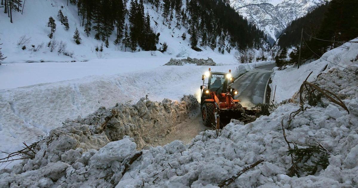Lawine verlegte Tiroler Planseestraße | Kurier