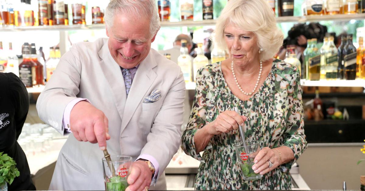 Prost! Prinz Charles mixt kubanischen Mojito für Camilla | Kurier