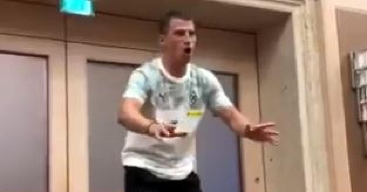 ÖFB-Star Lainer gibt vor Teamkollegen den "Anton aus Tirol" | Kurier