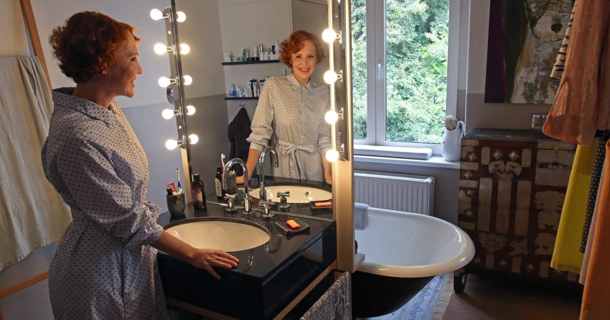 Stefanie Dvorak: Diese Schauspielerin hat ein Faible für Forensik | Kurier