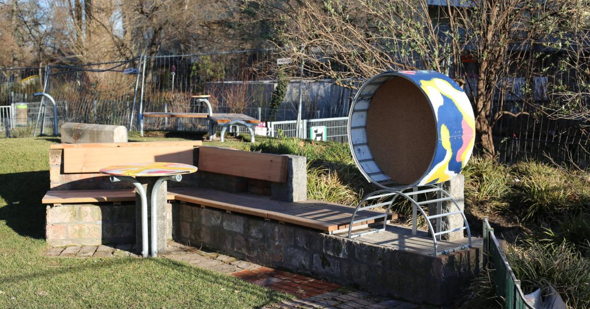 Parkmöbel aus Bau-Abfall in neuem Nachbarschaftstreff