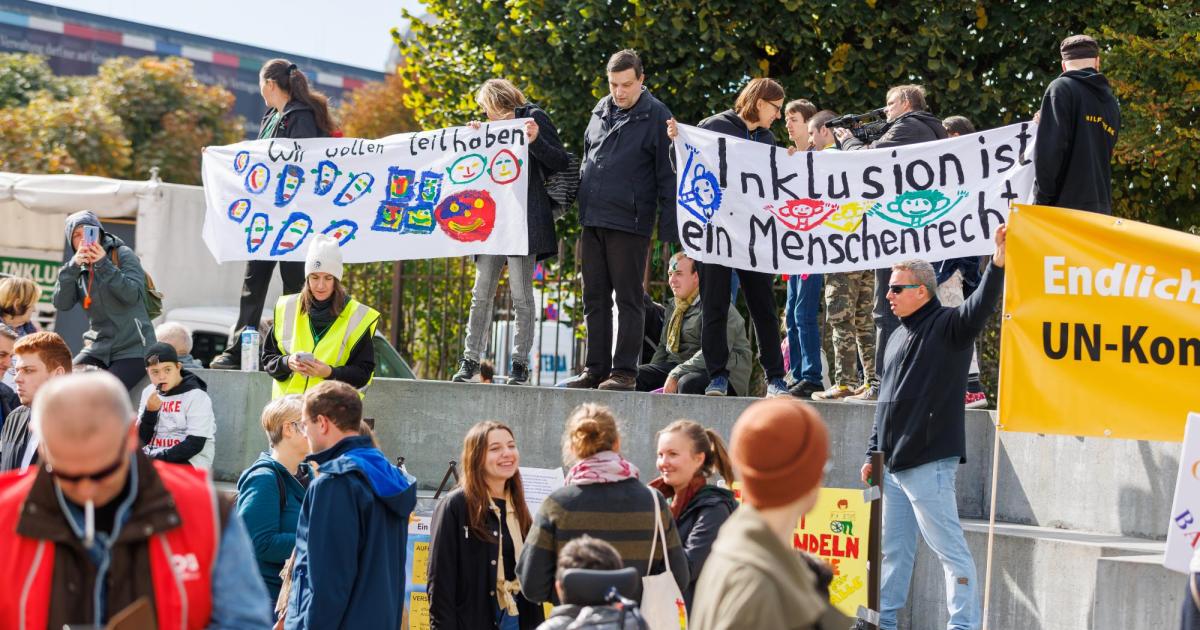 Demos für Rechte von Menschen mit Behinderung Demos für Rechte von Menschen mit Behinderung