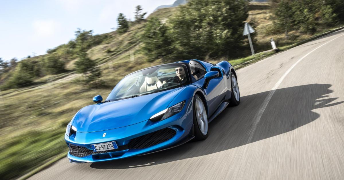 Ferrari 296 GTS: Ausfahrt mit dem Traum-Cabrio aus Maranello | Kurier