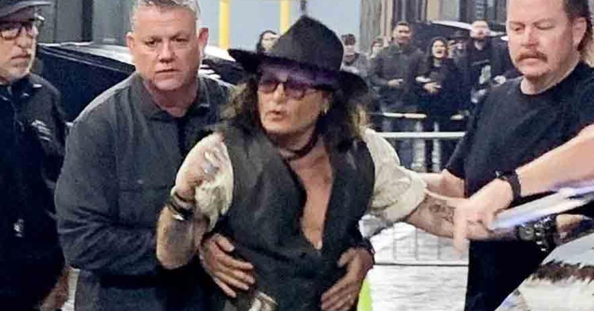 Was war da los? Johnny Depp musste von Bodyguards zurückgehalten werden ...