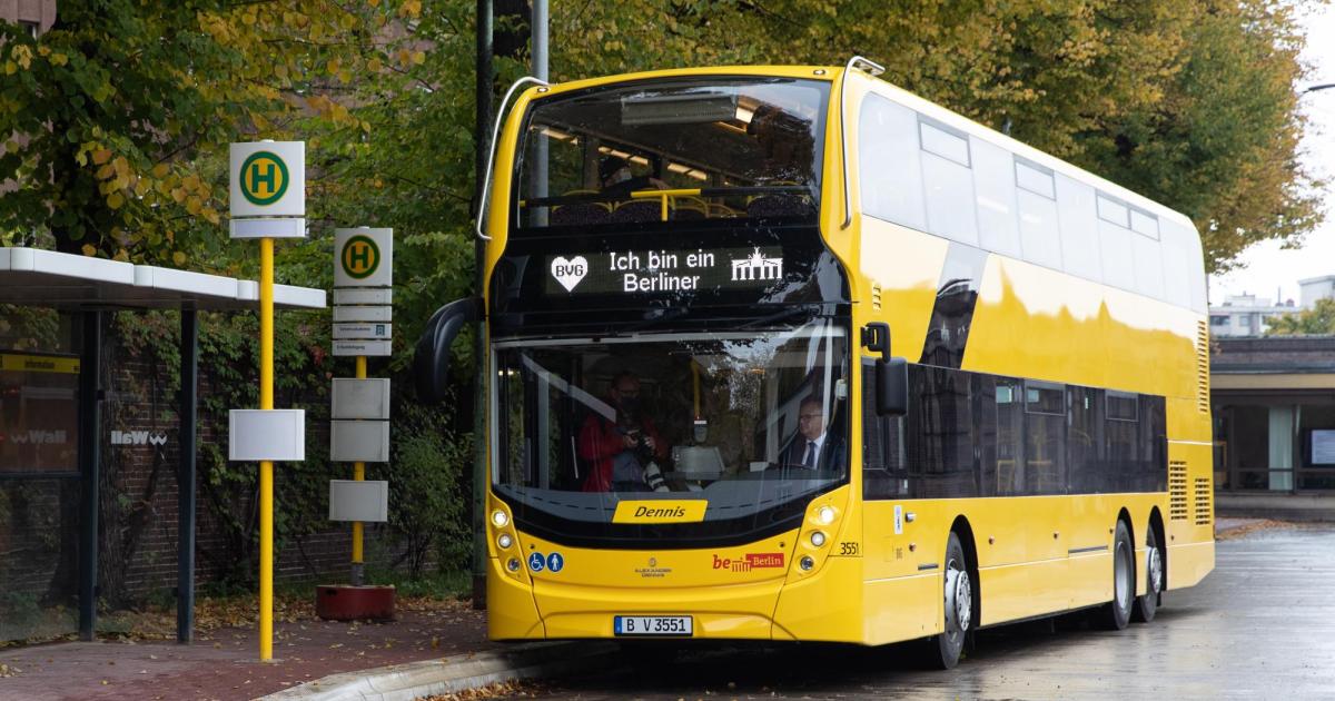 15-Jährige starb bei schwerem Unfall mit Doppeldecker-Bus in Berlin ...