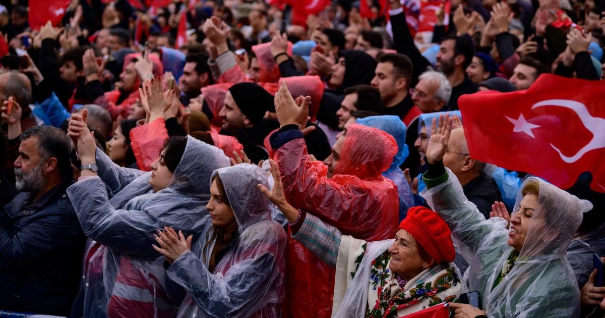 Proteste in Istanbul gegen Haftstrafe für Erdogan-Rivalen Imamoglu Proteste in Istanbul gegen Haftstrafe für Erdogan-Rivalen Imamoglu