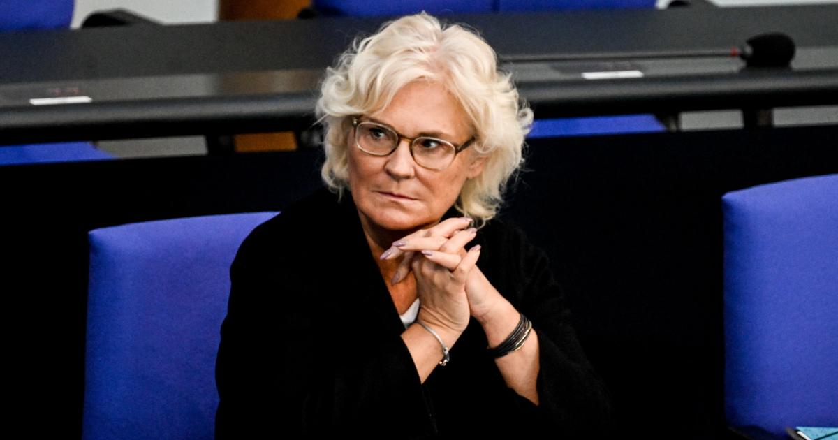 Deutsche Verteidigungsministerin Lambrecht tritt zurück | Kurier
