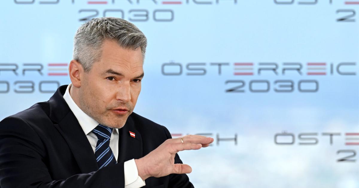 ÖVP plakatiert im Frühjahr den arbeitenden Kanzler