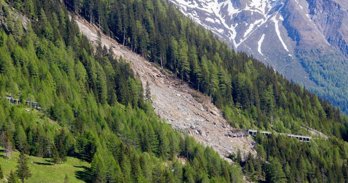 Dauerregen: Mehrere Häuser nach Hangrutsch eingeschlossen | Kurier