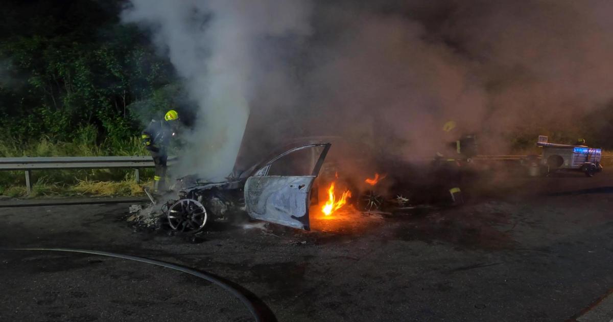 Car Fire on A1 Highway Near Ybbs: Emergency Response and Extinguishing ...