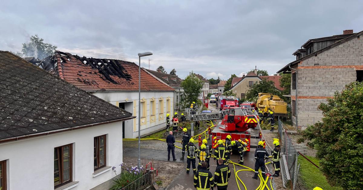 80 Feuerwehrleute bei Wohnhausbrand im Weinviertel im Einsatz | Kurier