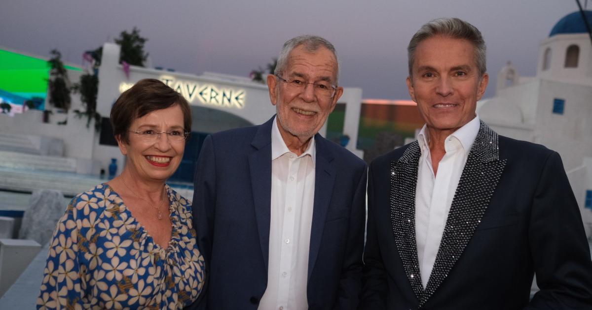 Premiere in Mörbisch: "Mamma Mia!" fiel nicht ins Wasser | Kurier