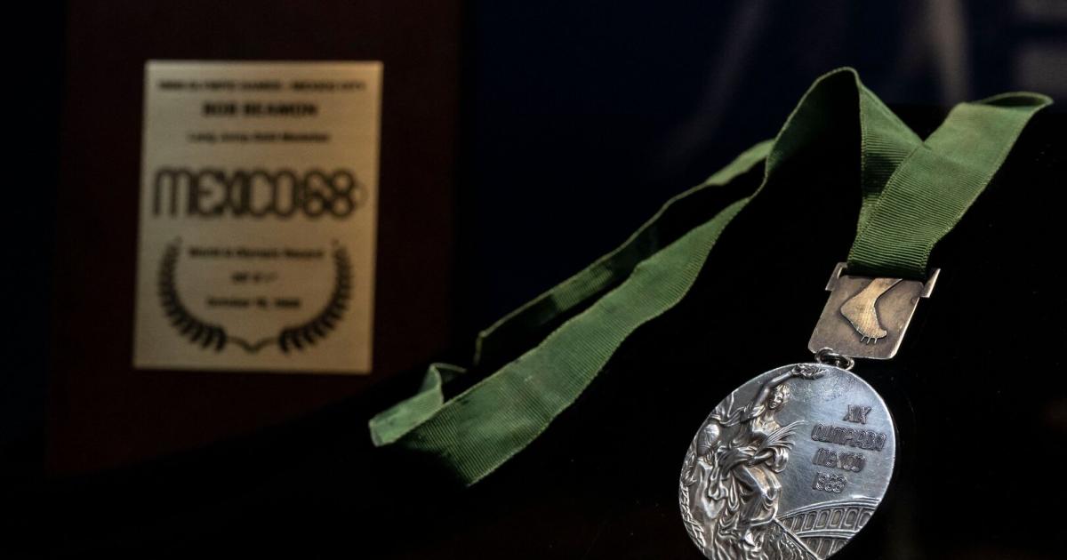 441.000 Dollar für Gold: Bob Beamon versteigerte seine Medaille | Kurier