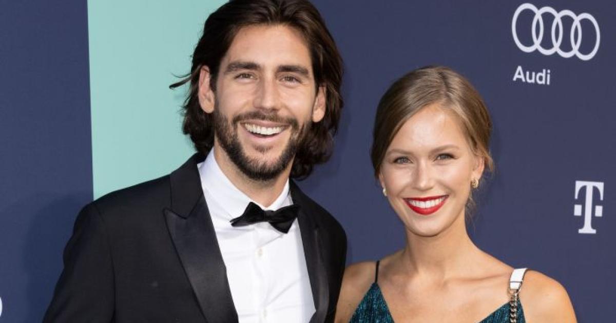 Sänger Alvaro Soler und Ehefrau Melanie werden erstmals Eltern | Kurier