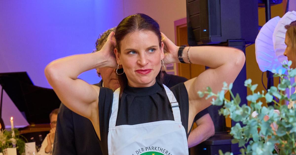 ORF-Vorturnerin Conny Kreuter zeigt bei Kochevent ihre beeindruckenden Muckis | Kurier