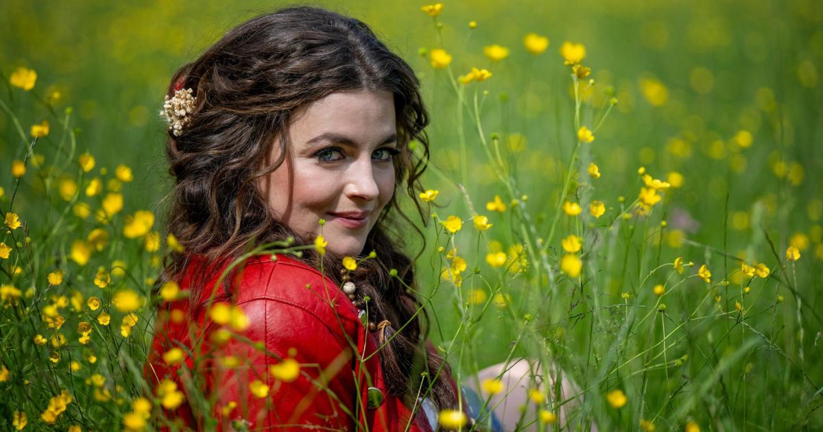 Bergdoktor-Star Ronja Forcher besingt jetzt ihre Heimat Tirol | Kurier
