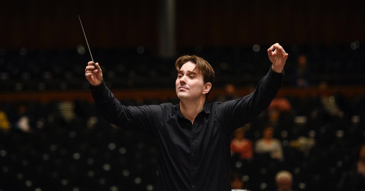 Neuer Dirigent für die Philharmonikerball-Eröffnung: Alexander Soddy ...