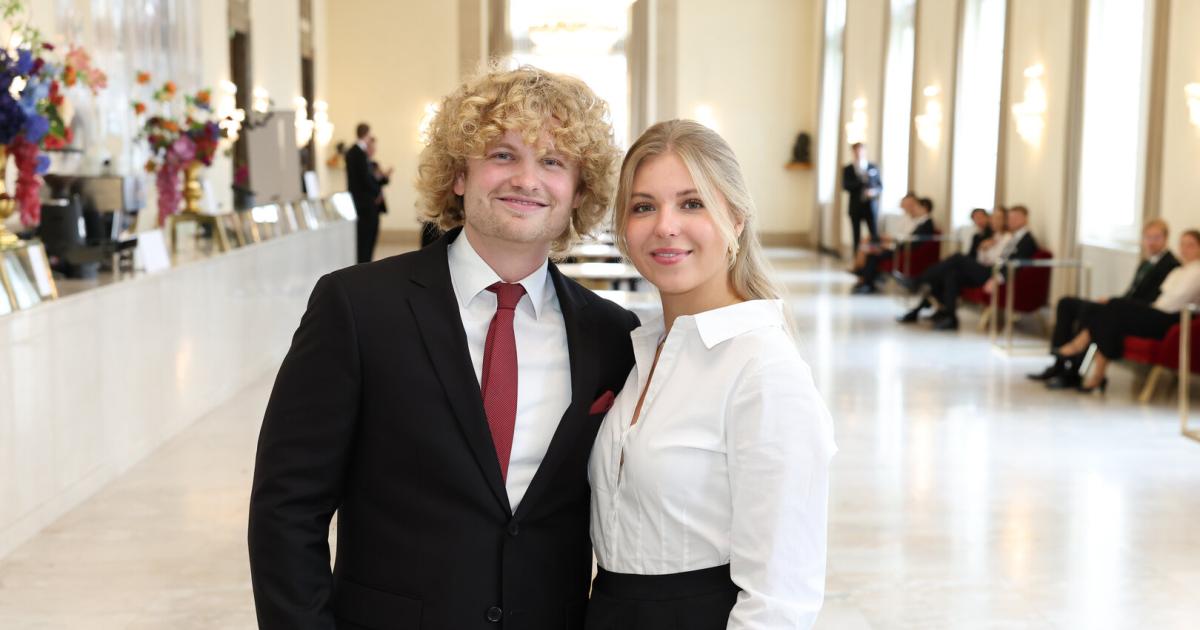 Beim Opernball-Vortanzen zeigt Kabarettist Paulus Bohl seine Freundin | Kurier
