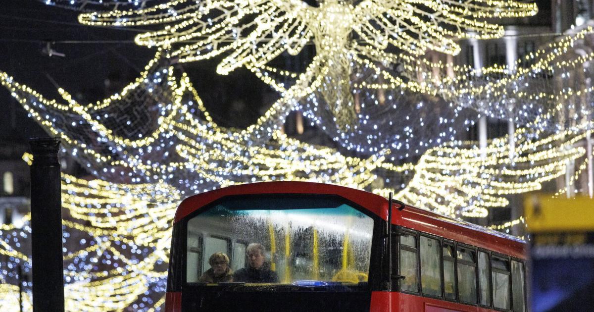 Verkehrschaos in Oslo: 4 Gelenkbusse verkeilen sich in Kreisverkehr ...